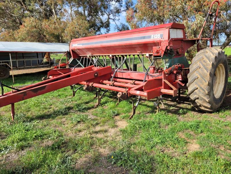 Lot 69 - Case 5126 Direct Dill Trash Combine | AuctionsPlus