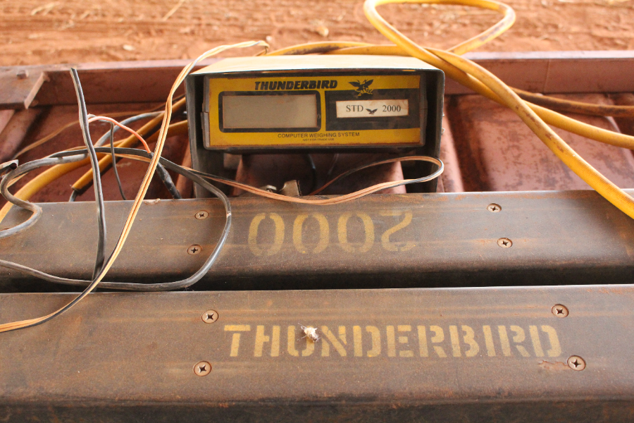 LOT 105 - Thunderbird cattle scales and platform | AuctionsPlus