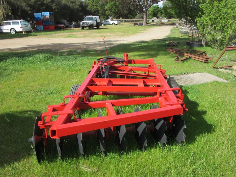 Lot 47 - International 16 Plate Offset Discs | AuctionsPlus