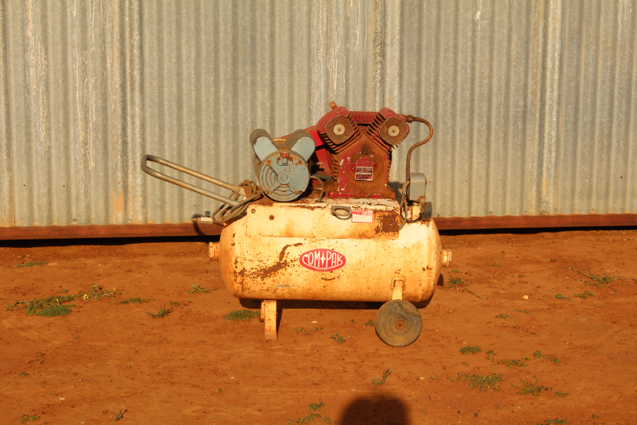Lot 73 - Compak Air Compressor | AuctionsPlus