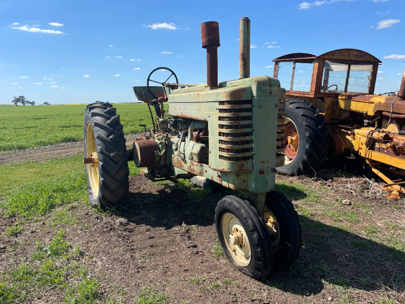 Lot 194 - John Deere G Model Tractor | AuctionsPlus