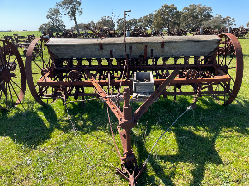 Lot 331 - Sunshine Combine Garden Art | AuctionsPlus