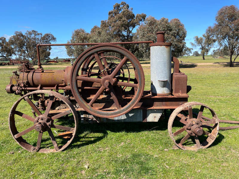 Lot 407 - Austral Oil Engine | AuctionsPlus