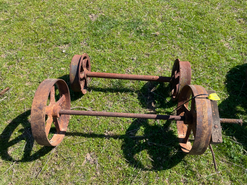 Lot 441 - 2x 14'' Wheels on Axle & 2x 10'' Wheels on Axle | AuctionsPlus
