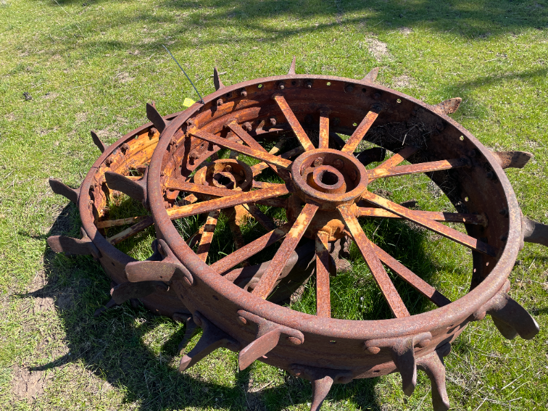 Lot 477 - 2x 3' 8' Wheels | AuctionsPlus
