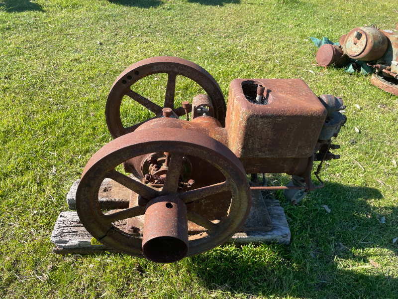 Lot 680 - International M 3hp Stationary Engine | AuctionsPlus