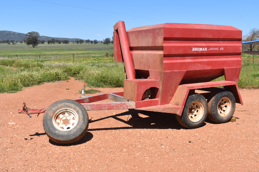 Lot 34 - Bromar Multi Feeder trailer | AuctionsPlus