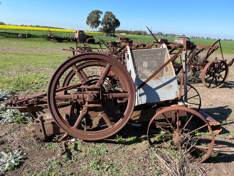 Lot 1004 - International Famous 8hp Engine on Transport | AuctionsPlus