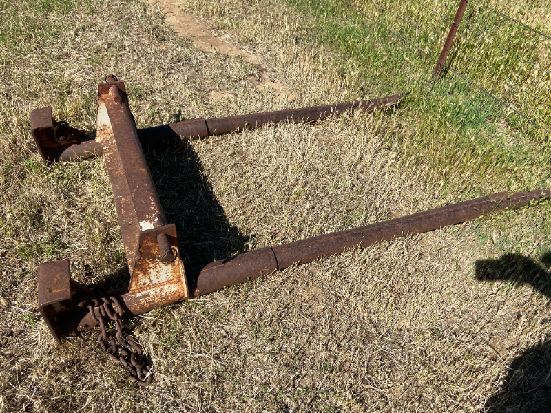 Lot 146 - 3PLKG Rear Hay Forks | AuctionsPlus
