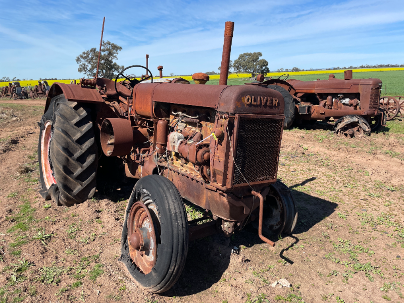 Lot 884 - Oliver 80 Tractor | AuctionsPlus