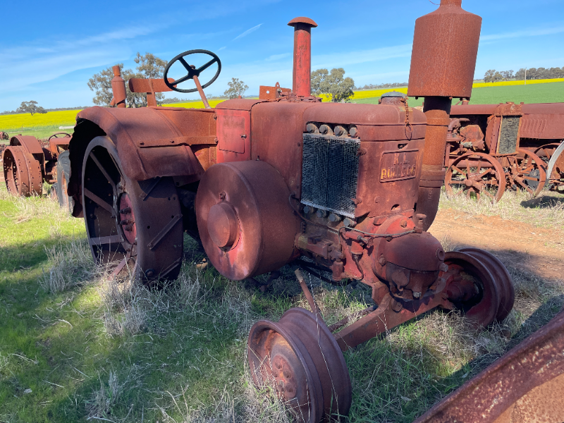 Lot 919 - KL Bulldog Tractor | AuctionsPlus