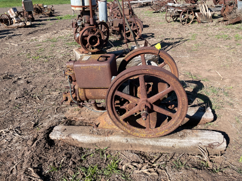 Lot 972 - International M 3hp Stationary Engine | AuctionsPlus