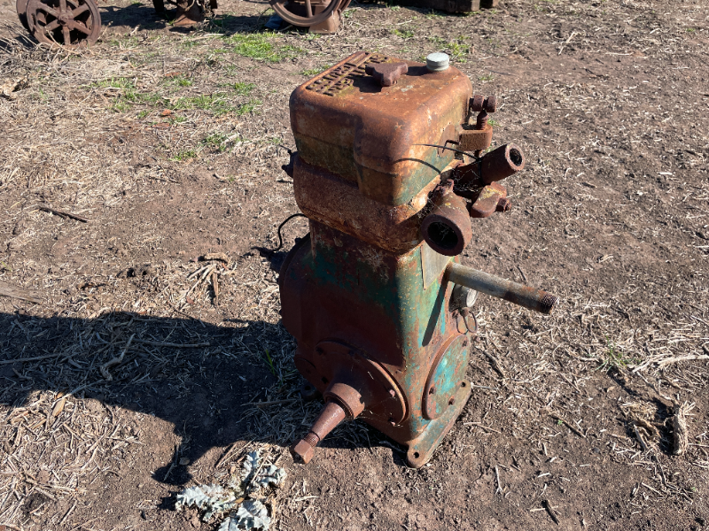 Lot 985 - Southern Cross Stationary Motor | AuctionsPlus