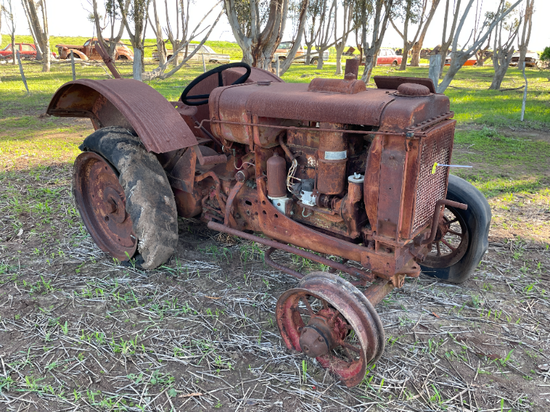 Lot 798 - International W-30 Tractor | AuctionsPlus
