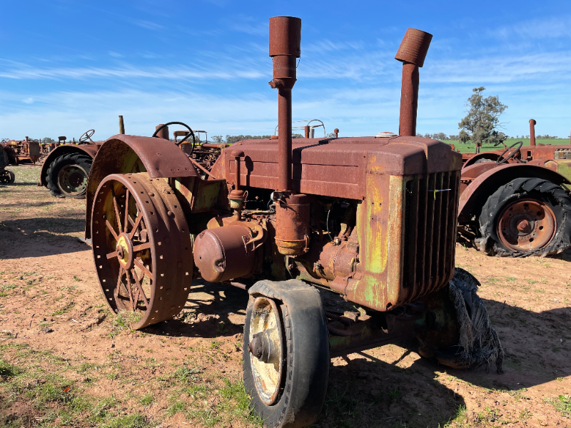 Lot 818 - John Deere D Model Styled Tractor | AuctionsPlus