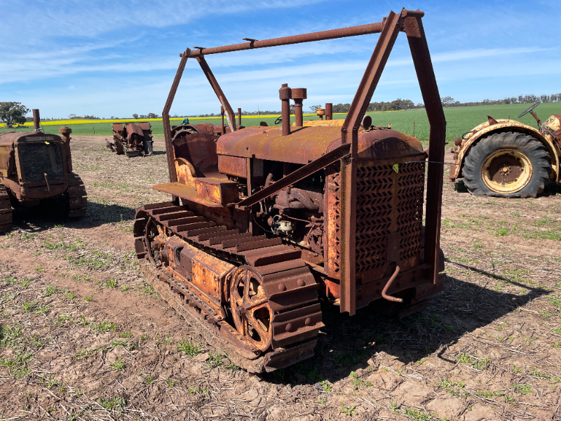 Lot 860 - Cletrac Crawler | AuctionsPlus