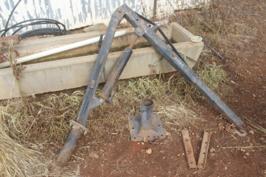 Lot 145 - Ute Hoist | AuctionsPlus