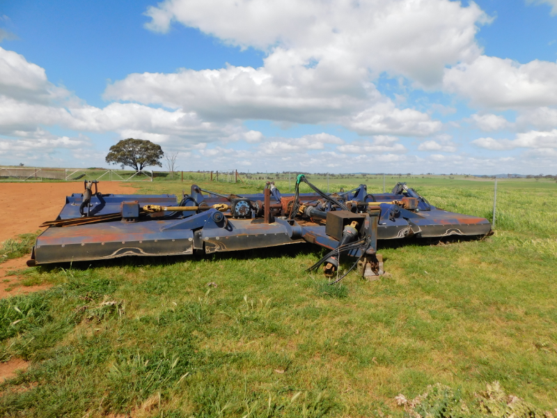 Lot 3 - Chris Grow Slasher | AuctionsPlus