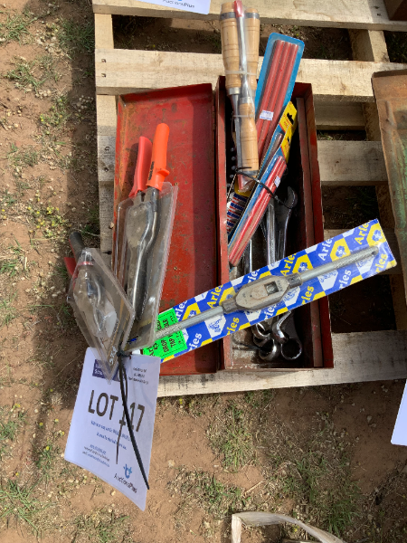 Lot 117 - Tools red box | AuctionsPlus