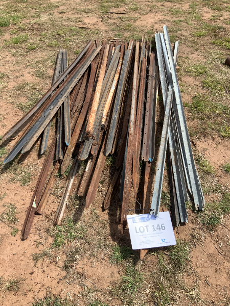 Lot 146 - Various iron posts | AuctionsPlus