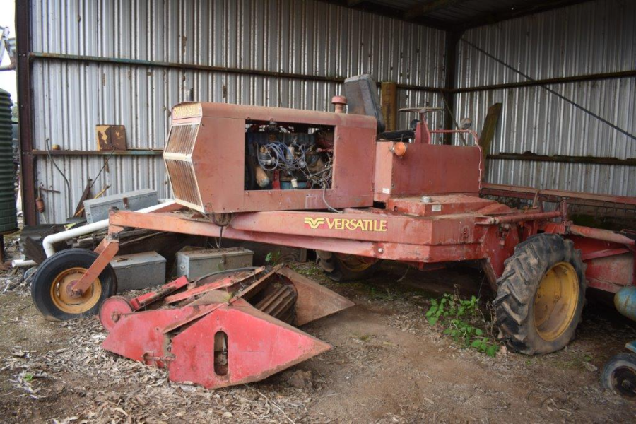 Lot 186 - Versatile 400 self propelled windrower | AuctionsPlus