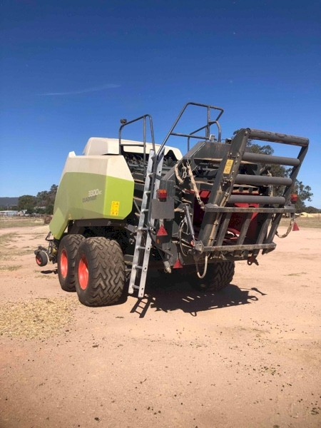 Lot 3 - 2016 Claas Quadrant 3300 Big Square Baler | AuctionsPlus