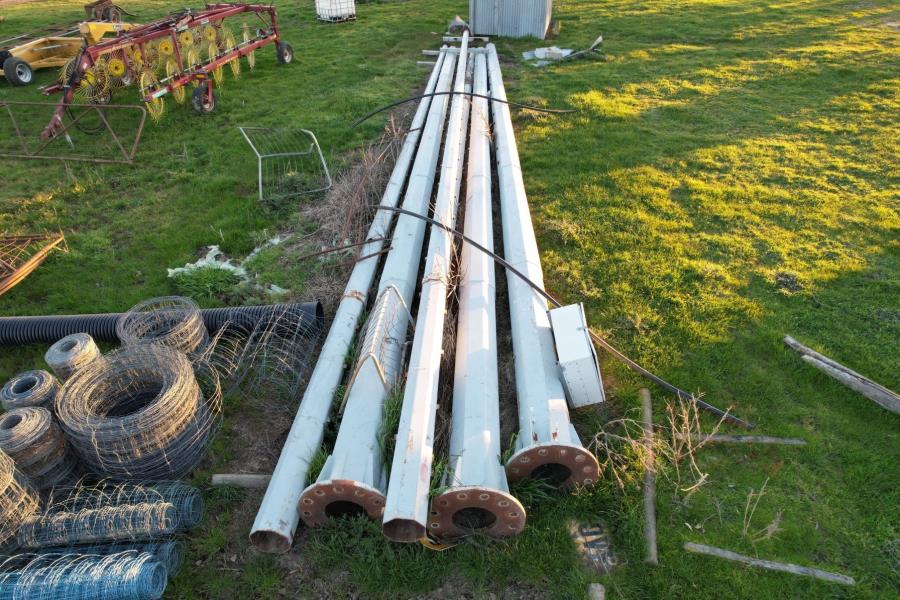 Lot 102 - 3 x 30m Light towers with electrical box | AuctionsPlus