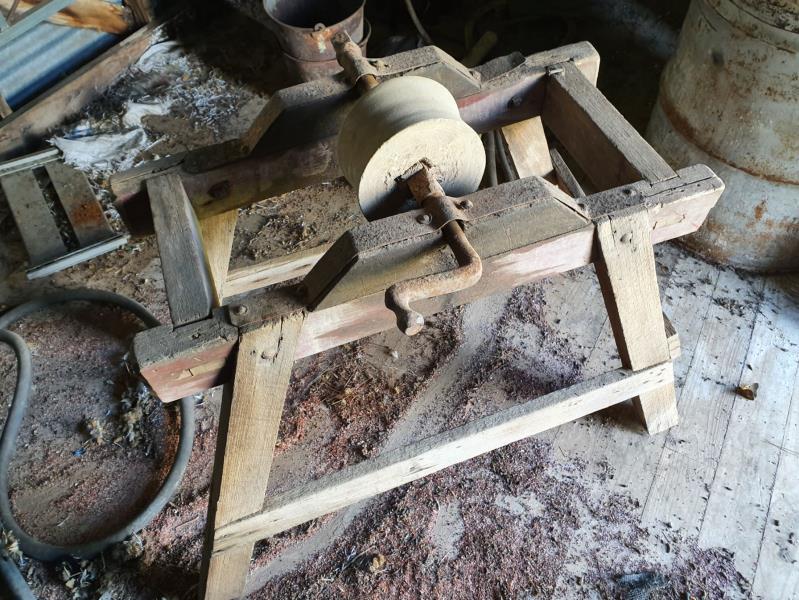 Lot 127 - Antique Stone blade sharpener | AuctionsPlus