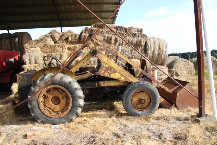 Lot 26 - Fordson Industrial Loader - est 1955 model | AuctionsPlus
