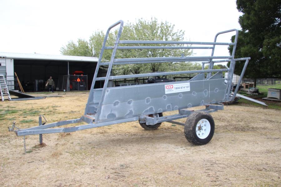 Lot 72 - Arrow Portable Cattle Ramp | AuctionsPlus