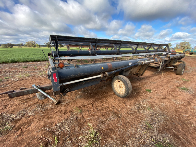 Lot 16 - MacDon Windrower front | AuctionsPlus