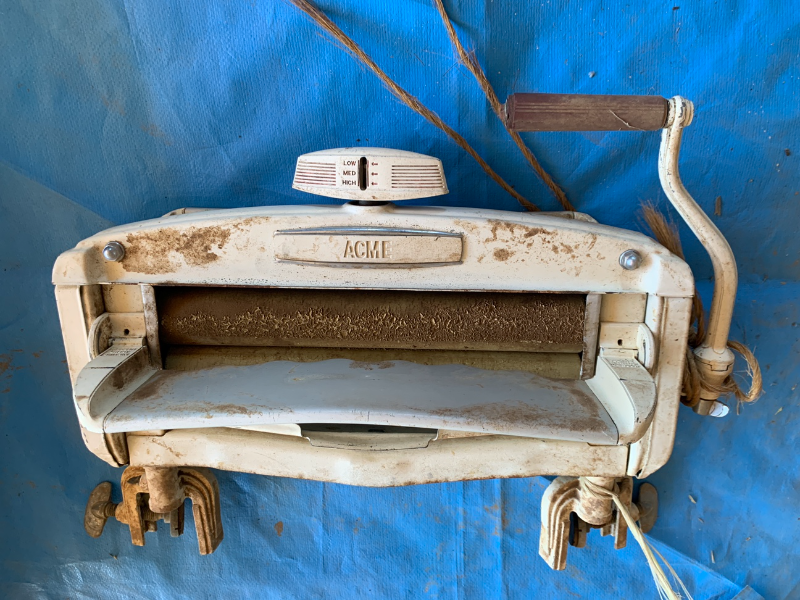 Lot 125 - Hand operated wringer | AuctionsPlus