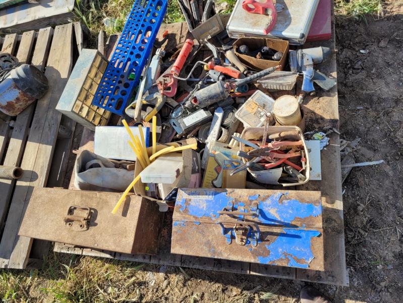 Lot 480 - 2 Tool Boxes & Sundry Tools | AuctionsPlus