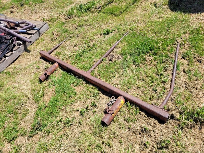 Lot 70 - 3 prong large square bale forks | AuctionsPlus