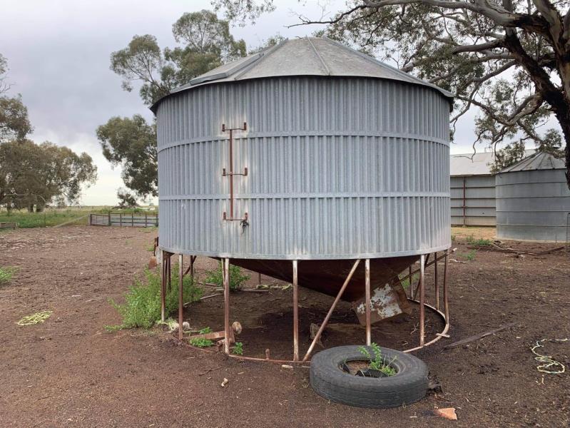 Lot 70 - NELSON FIELD BIN | AuctionsPlus