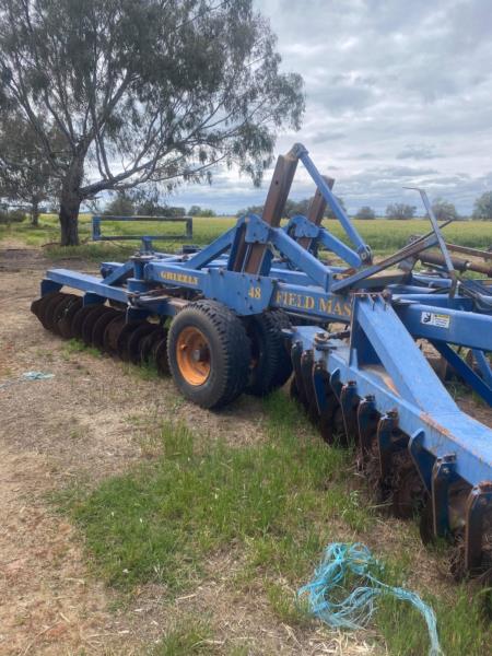 Lot 12 - GRIZZLY FIELDMASTER 48 PLATE OFFSET DISC | AuctionsPlus
