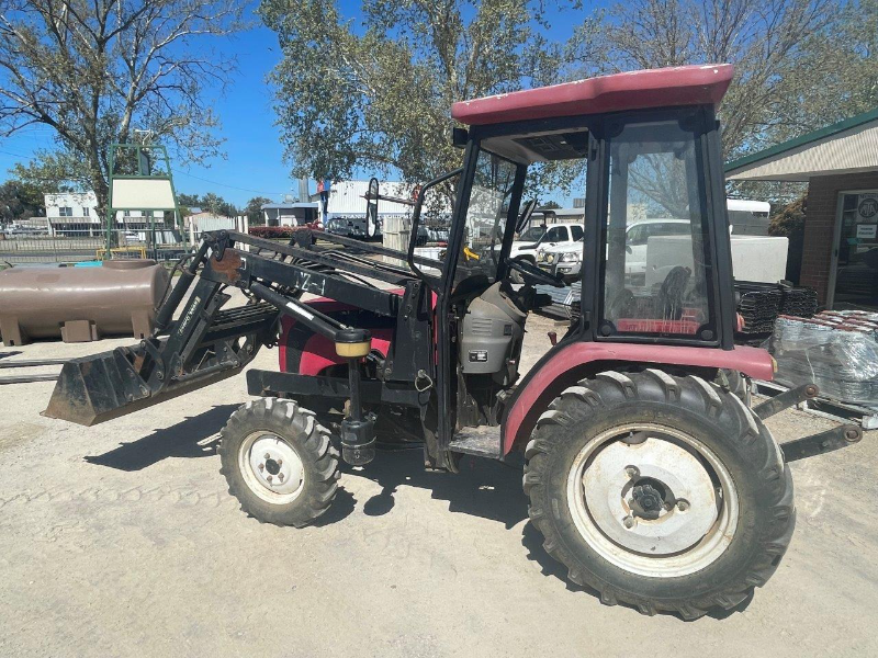 Lot 3 - TE504 TRACTOR W/ FEL | AuctionsPlus