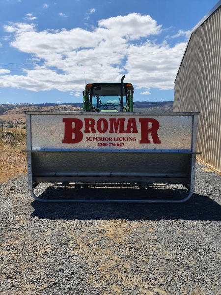 Lot 102 - Bromar Sheep Feeder | AuctionsPlus