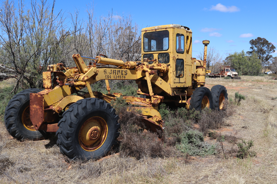 Lot 7 - Gallon Grader 232-19, Detroit motor | AuctionsPlus
