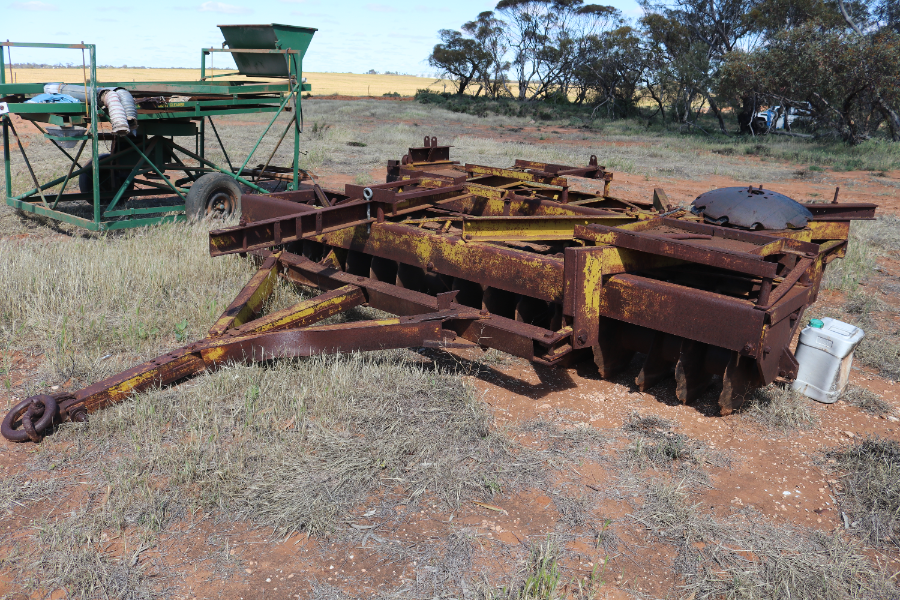Lot 18 - Connor shea “Little Giant” heavy duty 32 plate disc plough ...