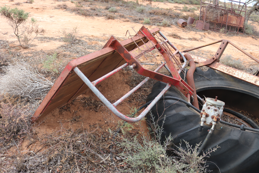 Lot 39 - Carry-all, timber base, 1850mm x 900mm | AuctionsPlus