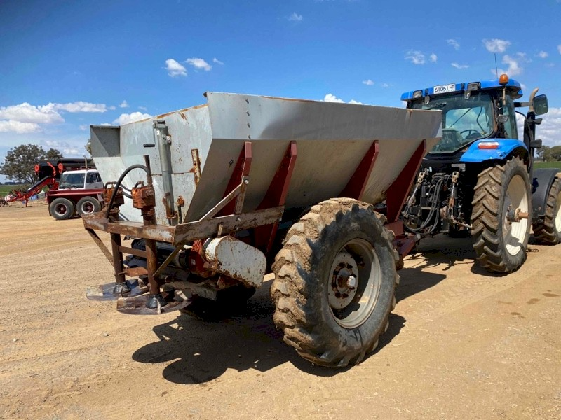 Lot 22 - Rovic 8T Spreader | AuctionsPlus
