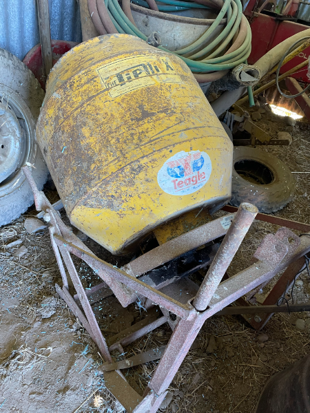 Lot 3 - Teagle cement mixer | AuctionsPlus