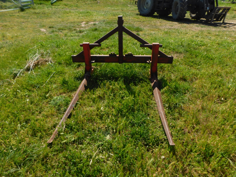 Lot 127 - Hay Forks | AuctionsPlus