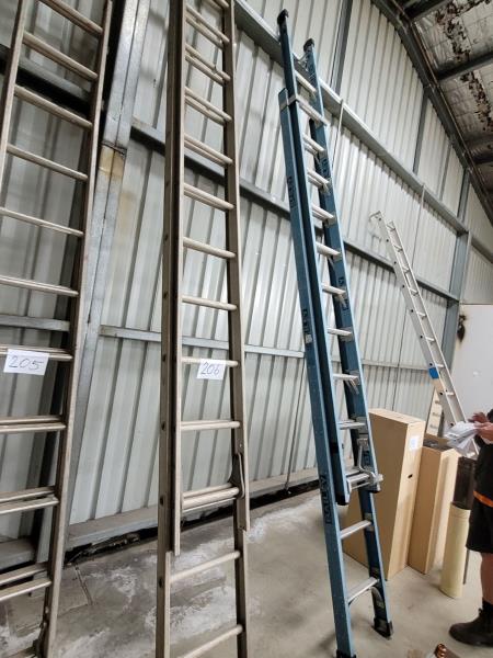 Lot 206 - 3.9m Extension Ladder x1 | AuctionsPlus