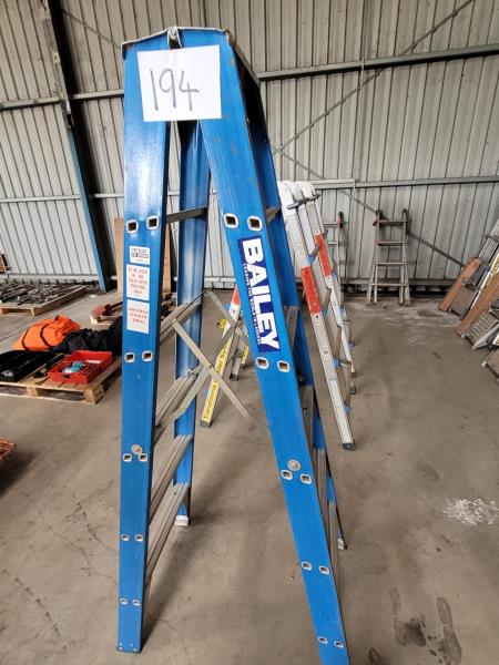 Lot 194 - Bailey Step Ladder (Blue) 1.8m | AuctionsPlus