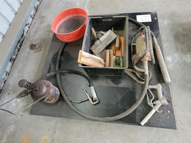 Lot 123 - Grease Gun, Concrete Vibrator & Sundry Tools | AuctionsPlus