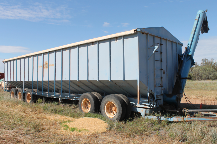 Lot 13 - 75T Finch mother bin | AuctionsPlus