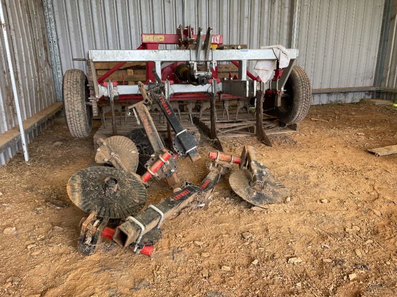 Lot 7 - Yeomans 4 Tyne Deep Ripper | AuctionsPlus