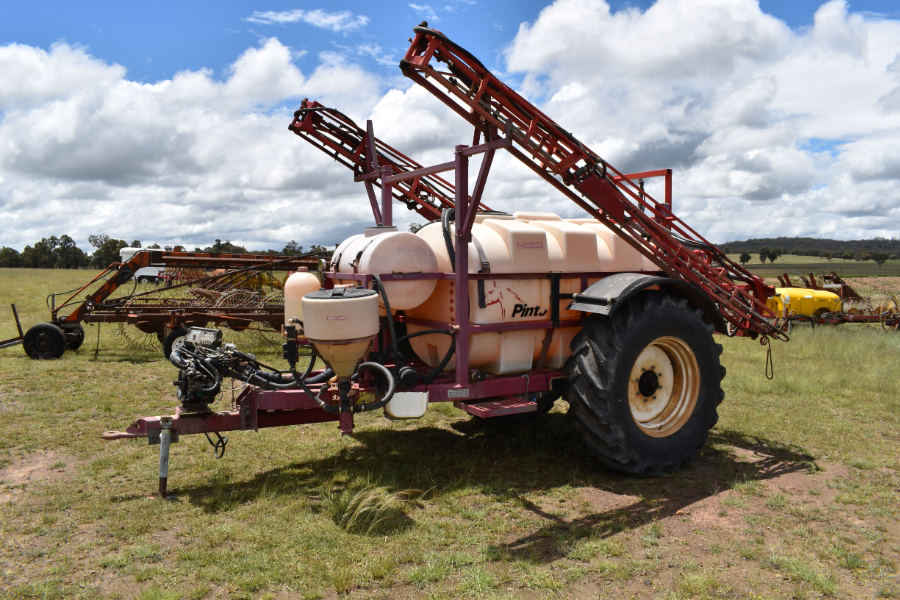 Lot 11 - CROPLANDS PINTO BOOM SPRAY | AuctionsPlus